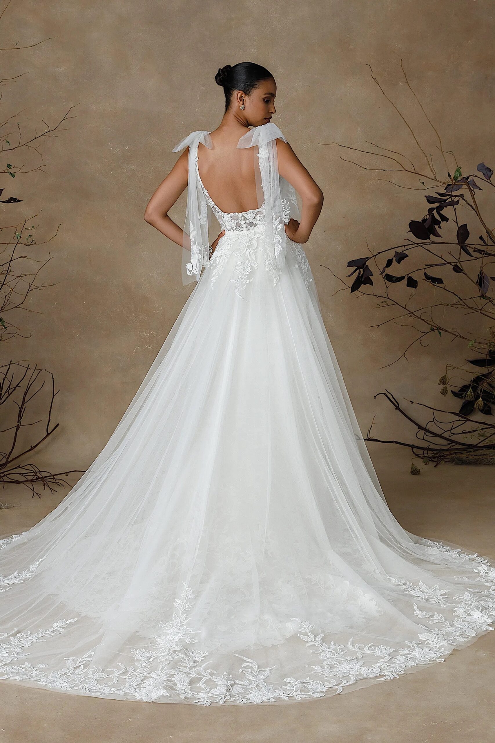B22405 - Diva Bridal Boutique
