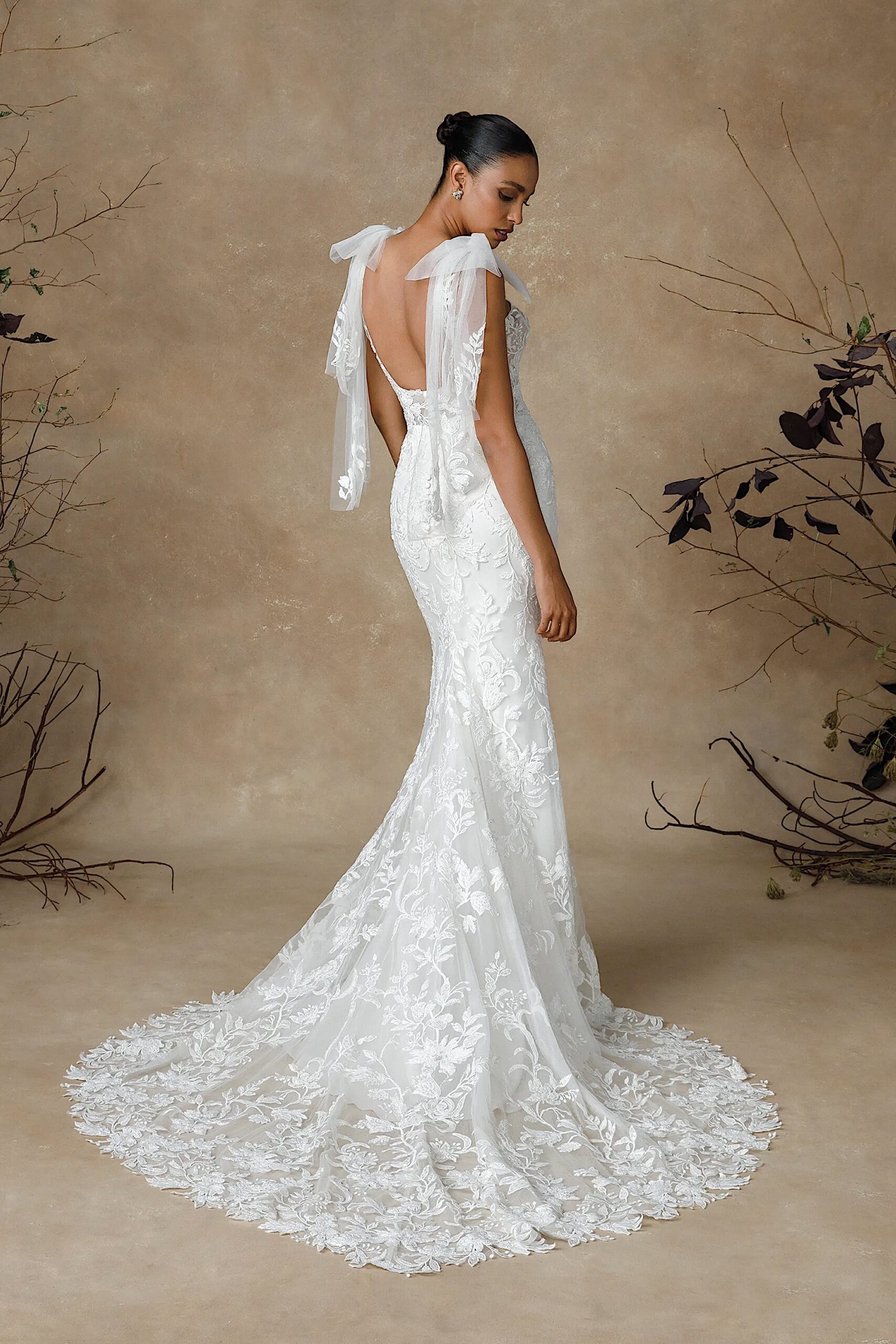 B22405 - Diva Bridal Boutique