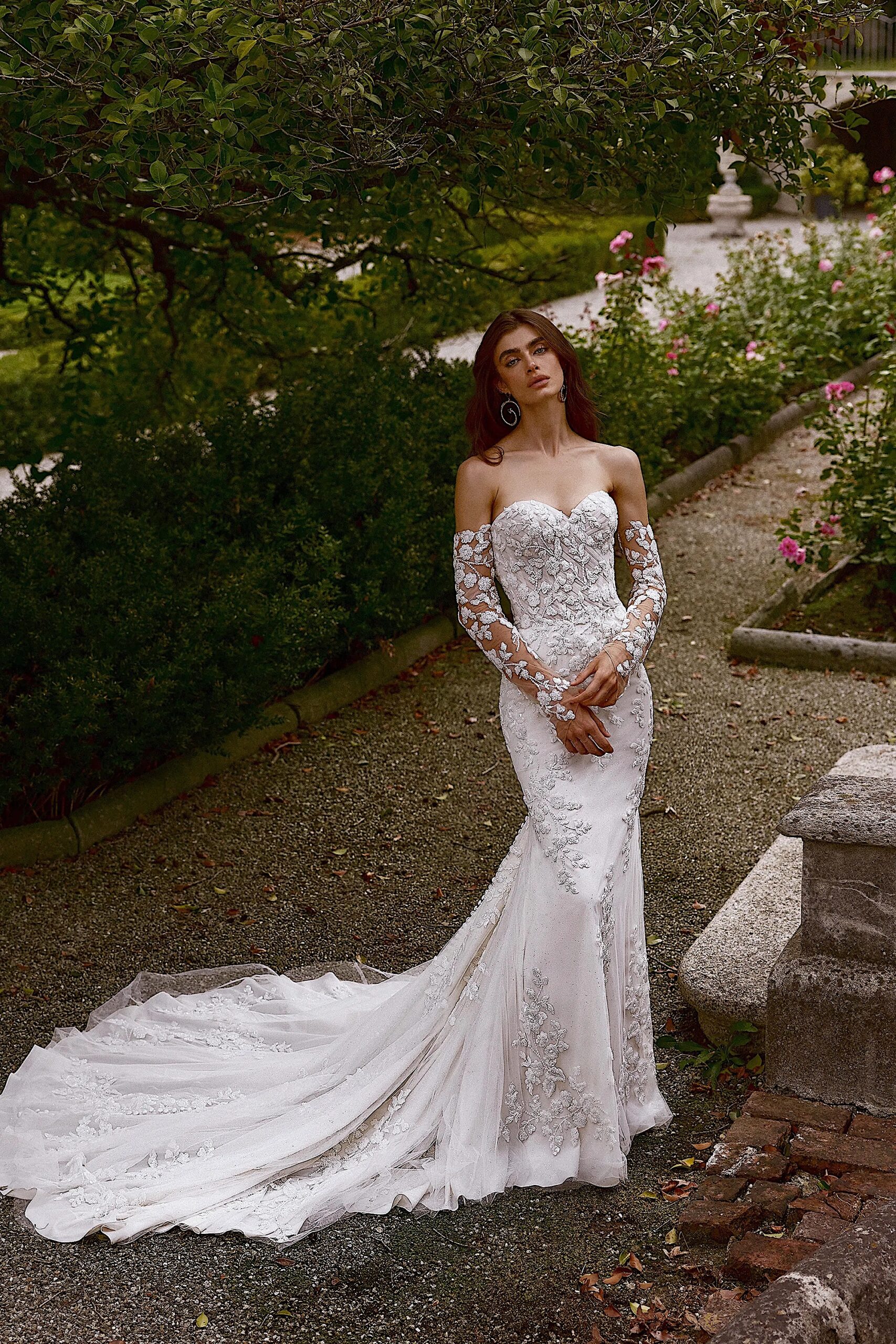 B22401 - Diva Bridal Boutique